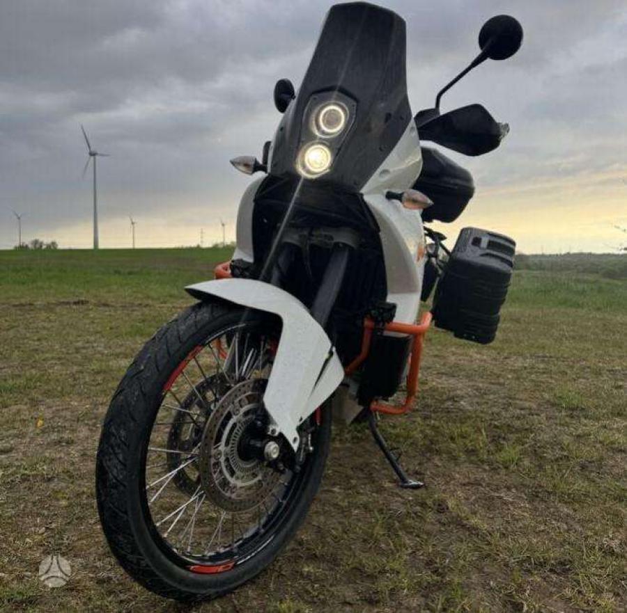 White KTM Adventure 2010 in Liepaja, with an engine capacity of 0.99 L and mileage of 72 thousand km for 6500 €, photo 6 on AUTOMOTO.COM.LV