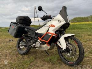 White KTM Adventure 2010 in Liepaja, with an engine capacity of 0.99 L and mileage of 72 thousand km for 6500 €, photo 7 on AUTOMOTO.COM.LV