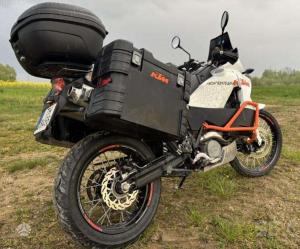 White KTM Adventure 2010 in Liepaja, with an engine capacity of 0.99 L and mileage of 72 thousand km for 6500 €, photo 9 on AUTOMOTO.COM.LV