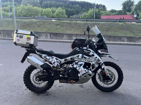 Balts KTM Adventure 2020 Viļņa, ar dzinēja tilpumu 0.79 L un nobraukumu 38 tūkst. km par 6000 €, foto 1 vietnē AUTOMOTO.COM.LV