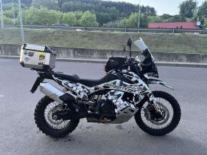 Balts KTM Adventure 2020 Viļņa, ar dzinēja tilpumu 0.79 L un nobraukumu 38 tūkst. km par 6000 €, foto  vietnē AUTOMOTO.COM.LV