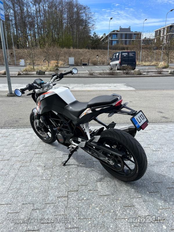 Black KTM Duke 125 2013 in Tallinn, with an engine capacity of 0.13 L and mileage of 39 thousand km for 1750 €, photo 5 on AUTOMOTO.COM.LV
