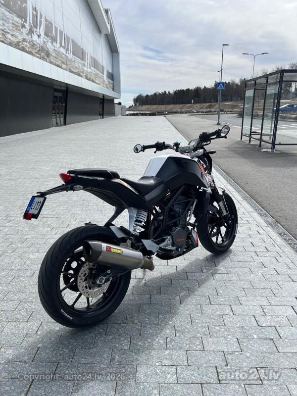 Black KTM Duke 125 2013 in Tallinn, with an engine capacity of 0.13 L and mileage of 39 thousand km for 1750 €, photo 7 on AUTOMOTO.COM.LV