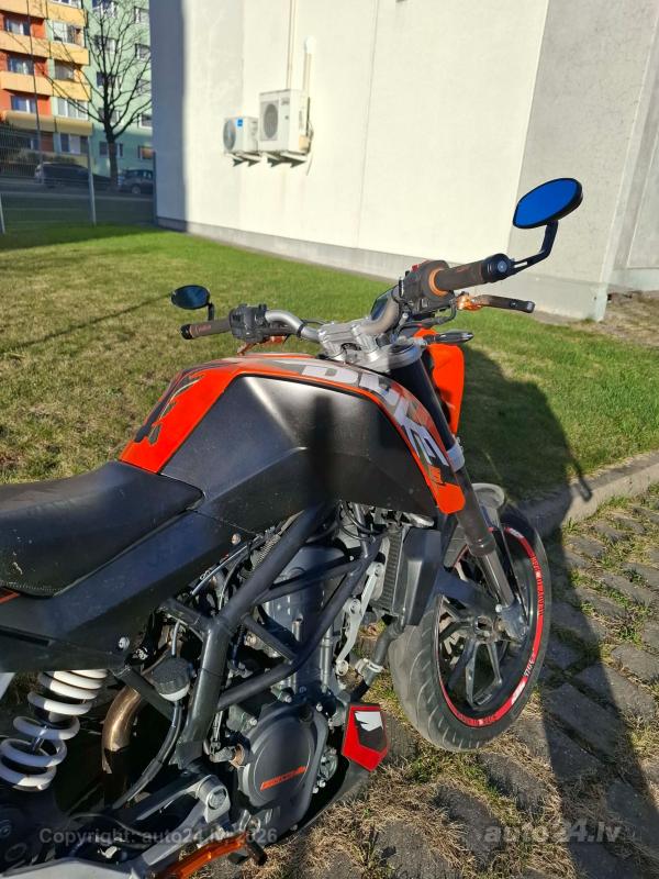 Черный КТМ Duke 125 2015 в Пярну, объемом двигателя 0.13 л и пробегом 38 тыс. км за 2100 €, фото 8 на AUTOMOTO.COM.LV