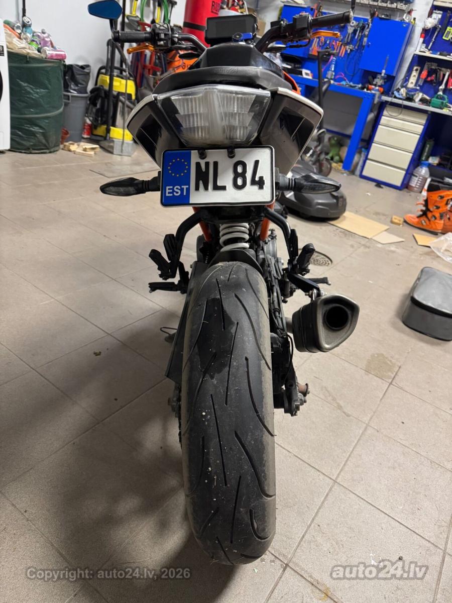Black KTM Duke 125 2017 in Tallinn, with an engine capacity of 0.13 L and mileage of 34 thousand km for 2900 €, photo 5 on AUTOMOTO.COM.LV