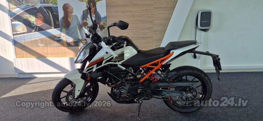 Black KTM Duke 125 2018 in Rakvere, with an engine capacity of 0.13 L and mileage of 20 thousand km for 2600 €, photo 1 on AUTOMOTO.COM.LV