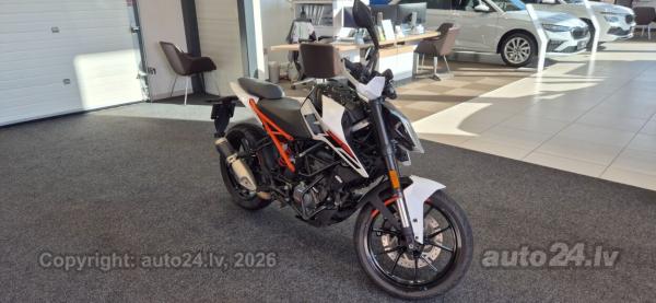 Black KTM Duke 125 2018 in Rakvere, with an engine capacity of 0.13 L and mileage of 20 thousand km for 2600 €, photo 3 on AUTOMOTO.COM.LV