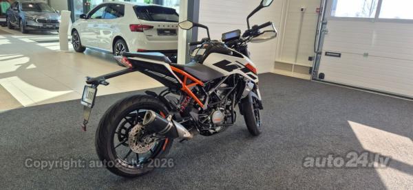 Black KTM Duke 125 2018 in Rakvere, with an engine capacity of 0.13 L and mileage of 20 thousand km for 2600 €, photo 4 on AUTOMOTO.COM.LV