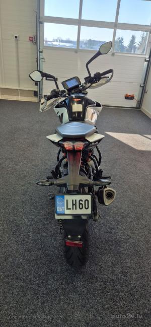 Black KTM Duke 125 2018 in Rakvere, with an engine capacity of 0.13 L and mileage of 20 thousand km for 2600 €, photo 7 on AUTOMOTO.COM.LV