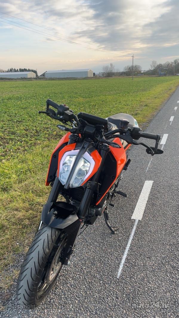 Melns KTM Duke 125 2018 Tallina, ar dzinēja tilpumu 0.13 L un nobraukumu 27 tūkst. km par 3100 €, foto 3 vietnē AUTOMOTO.COM.LV