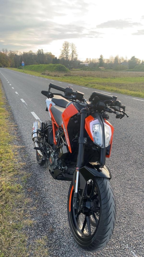 Melns KTM Duke 125 2018 Tallina, ar dzinēja tilpumu 0.13 L un nobraukumu 27 tūkst. km par 3100 €, foto 4 vietnē AUTOMOTO.COM.LV