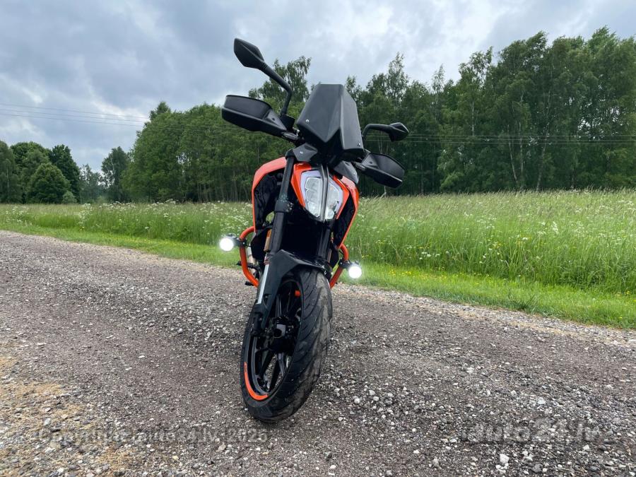 Черный КТМ Duke 125 2018 в Тарту, объемом двигателя 0.13 л и пробегом 24 тыс. км за 3195 €, фото 1 на AUTOMOTO.COM.LV