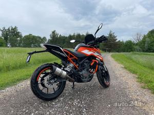 Черный КТМ Duke 125 2018 в Тарту, объемом двигателя 0.13 л и пробегом 24 тыс. км за 3195 €, фото 3 на AUTOMOTO.COM.LV