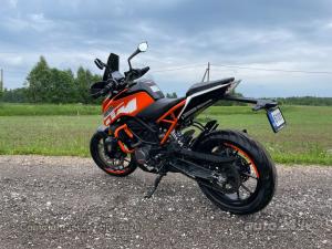 Черный КТМ Duke 125 2018 в Тарту, объемом двигателя 0.13 л и пробегом 24 тыс. км за 3195 €, фото 4 на AUTOMOTO.COM.LV