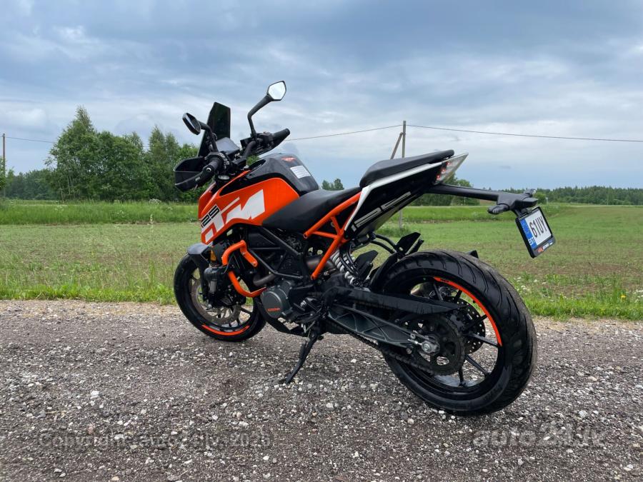 Черный КТМ Duke 125 2018 в Тарту, объемом двигателя 0.13 л и пробегом 24 тыс. км за 3195 €, фото 4 на AUTOMOTO.COM.LV