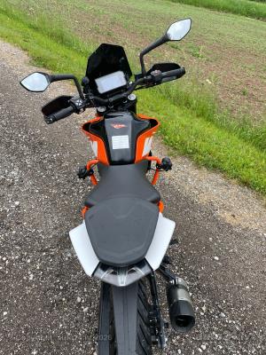 Черный КТМ Duke 125 2018 в Тарту, объемом двигателя 0.13 л и пробегом 24 тыс. км за 3195 €, фото 6 на AUTOMOTO.COM.LV