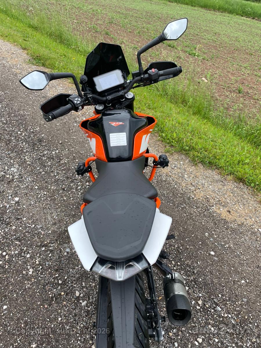 Черный КТМ Duke 125 2018 в Тарту, объемом двигателя 0.13 л и пробегом 24 тыс. км за 3195 €, фото 6 на AUTOMOTO.COM.LV
