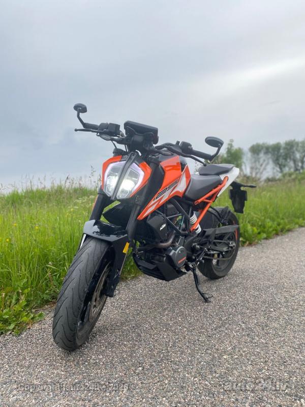 Черный КТМ Duke 125 2018 в Таллин, объемом двигателя 0.13 л и пробегом 29 тыс. км за 2300 €, фото 1 на AUTOMOTO.COM.LV