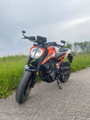 Black KTM Duke 125 2018 in Tallinn, with an engine capacity of 0.13 L and mileage of 29 thousand km for 2300 €, photo  on AUTOMOTO.COM.LV