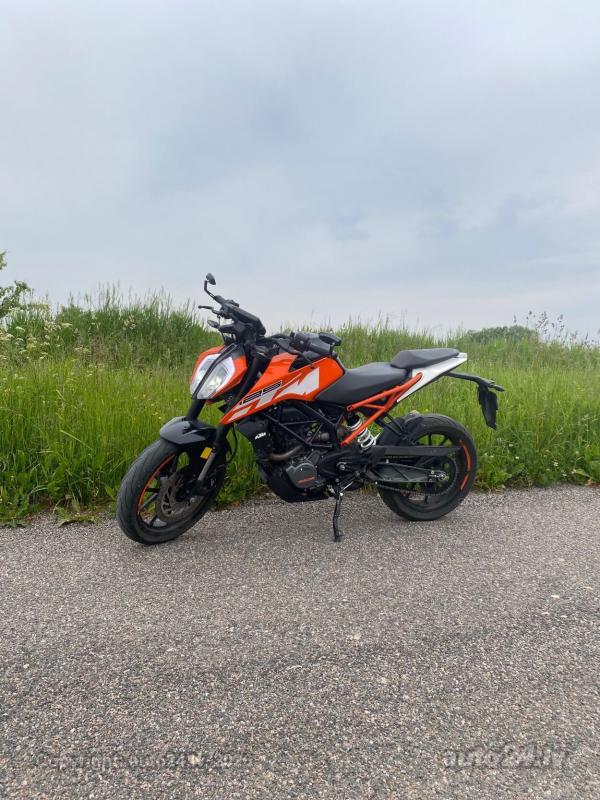 Черный КТМ Duke 125 2018 в Таллин, объемом двигателя 0.13 л и пробегом 29 тыс. км за 2300 €, фото 4 на AUTOMOTO.COM.LV