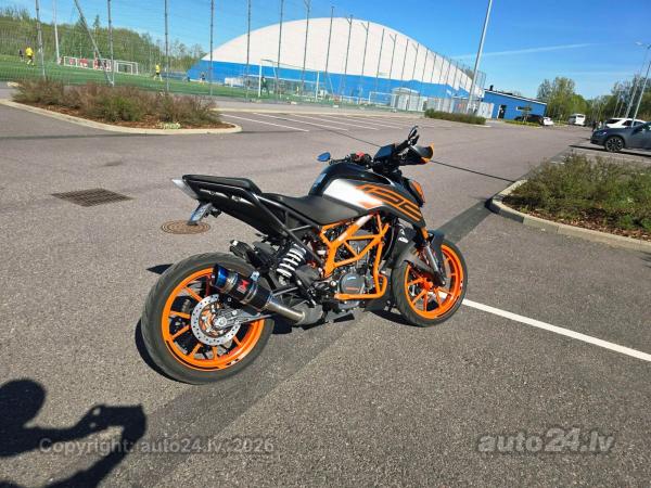Черный КТМ Duke 125 2023 в Пярну, объемом двигателя 0.13 л и пробегом 20 тыс. км за 3550 €, фото 2 на AUTOMOTO.COM.LV