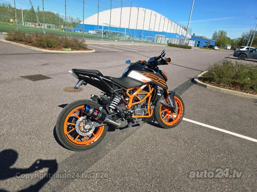 Черный КТМ Duke 125 2023 в Пярну, объемом двигателя 0.13 л и пробегом 20 тыс. км за 3550 €, фото 3 на AUTOMOTO.COM.LV