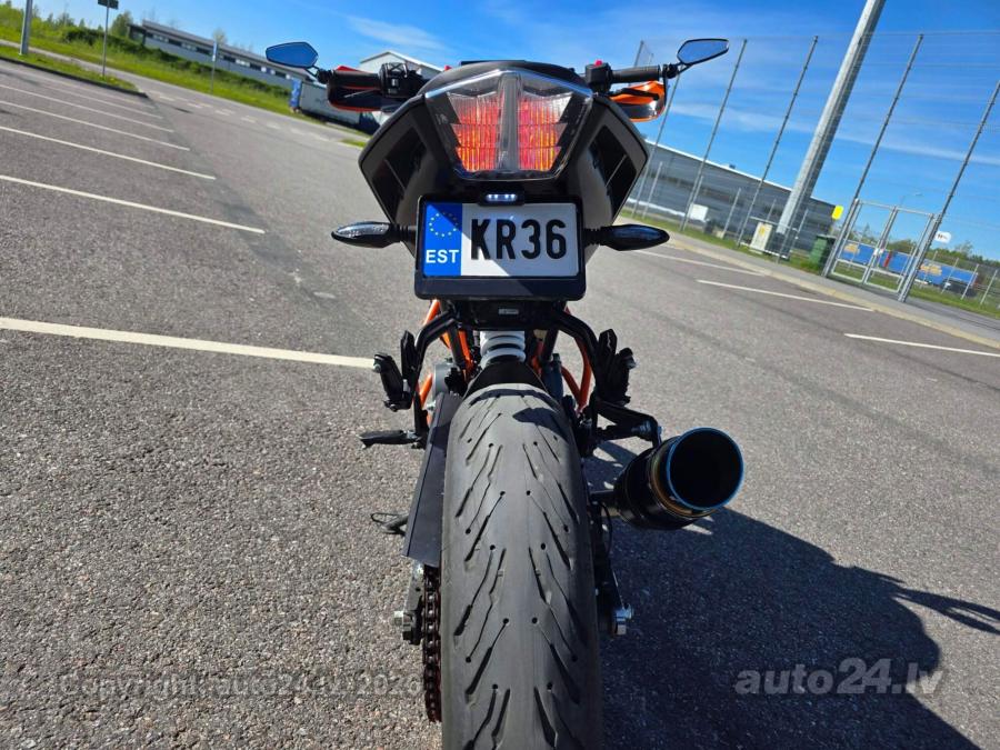 Черный КТМ Duke 125 2023 в Пярну, объемом двигателя 0.13 л и пробегом 20 тыс. км за 3550 €, фото 4 на AUTOMOTO.COM.LV