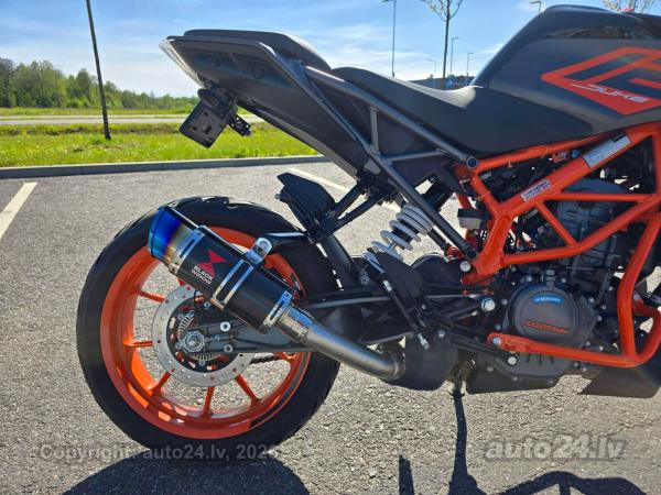 Черный КТМ Duke 125 2023 в Пярну, объемом двигателя 0.13 л и пробегом 20 тыс. км за 3550 €, фото 4 на AUTOMOTO.COM.LV