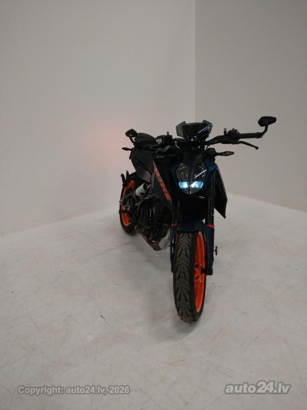 Blue KTM Duke 125 2024 in Tartu, with an engine capacity of 0.13 L and mileage of 454 thousand km for 4000 €, photo 1 on AUTOMOTO.COM.LV