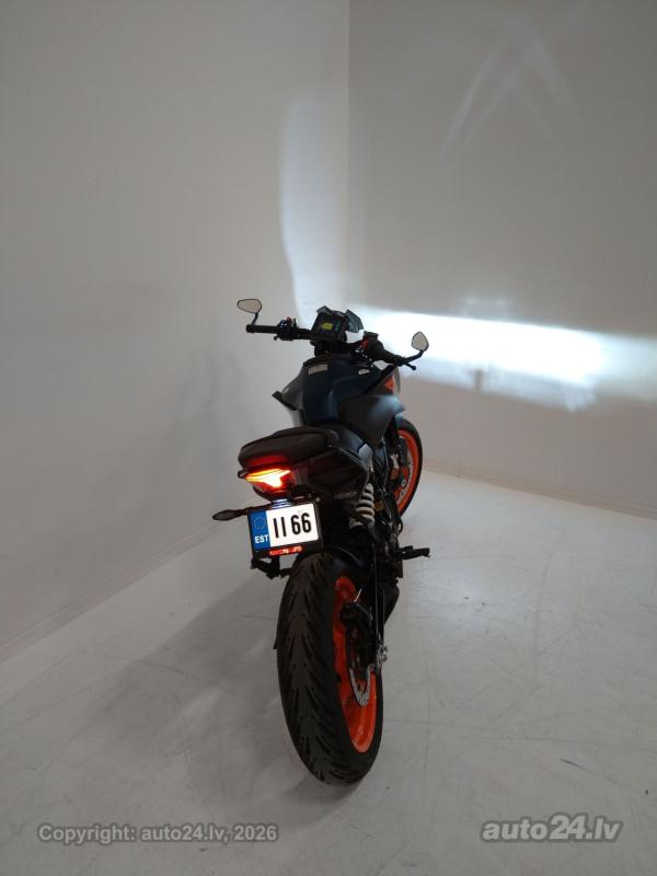 Blue KTM Duke 125 2024 in Tartu, with an engine capacity of 0.13 L and mileage of 454 thousand km for 4000 €, photo 4 on AUTOMOTO.COM.LV