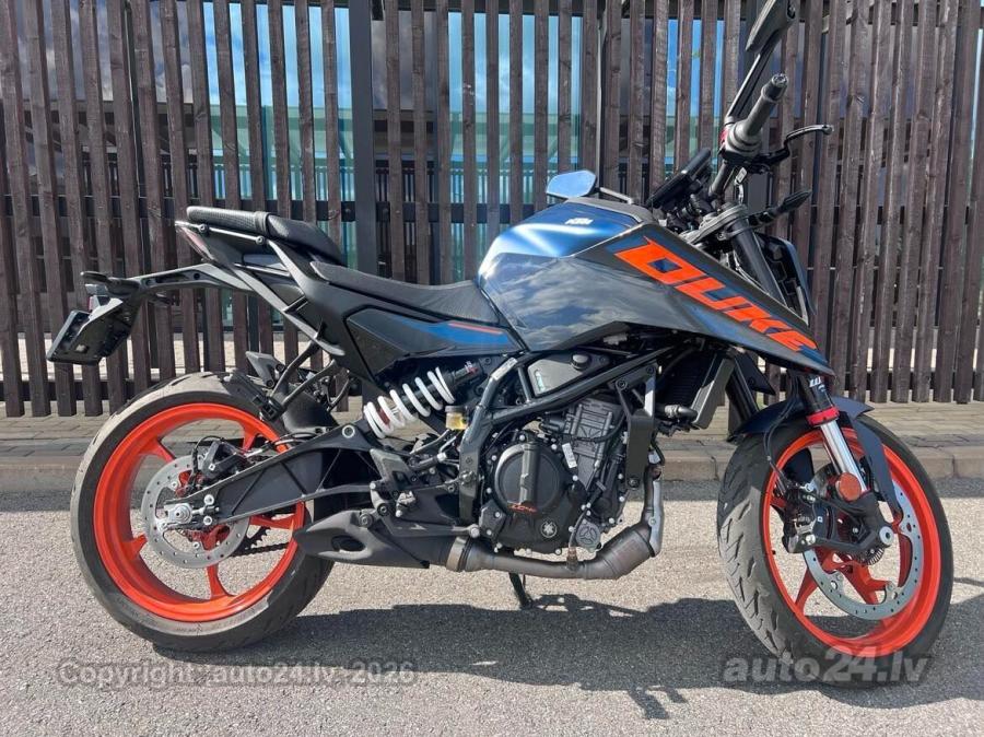 Zils KTM Duke 125 2025 Tartu, ar dzinēja tilpumu 0.12 L un nobraukumu 100 tūkst. km par 4400 €, foto 1 vietnē AUTOMOTO.COM.LV