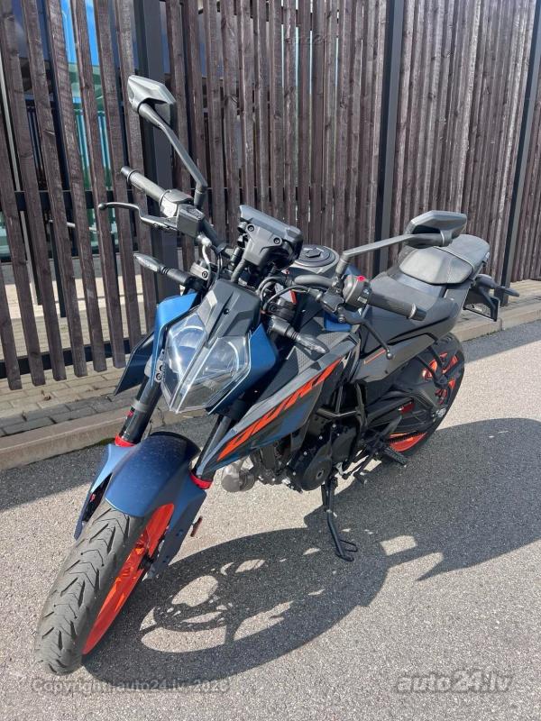 Zils KTM Duke 125 2025 Tartu, ar dzinēja tilpumu 0.12 L un nobraukumu 100 tūkst. km par 4400 €, foto 2 vietnē AUTOMOTO.COM.LV
