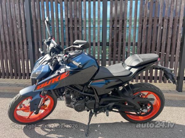 Zils KTM Duke 125 2025 Tartu, ar dzinēja tilpumu 0.12 L un nobraukumu 100 tūkst. km par 4400 €, foto 3 vietnē AUTOMOTO.COM.LV