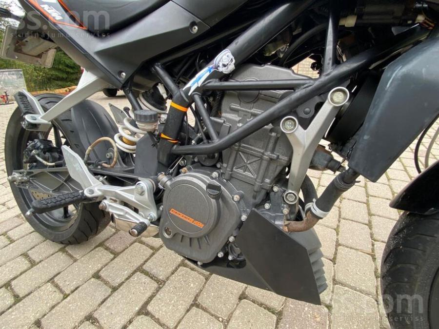KTM Duke 125 2011 in Cesis, with an engine capacity of 0.13 L and mileage of 0 thousand km for 2200 €, photo 6 on AUTOMOTO.COM.LV