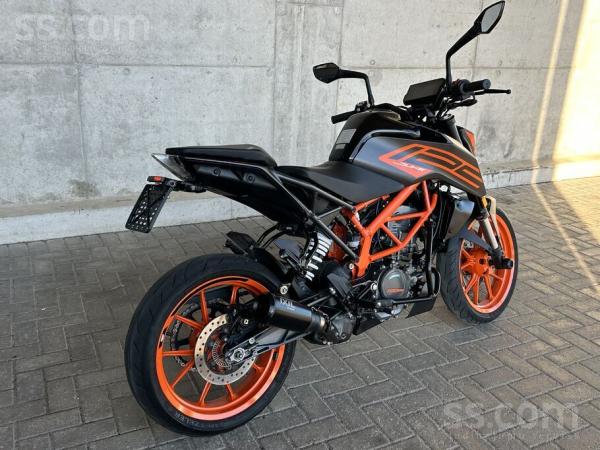 KTM Duke 125 2022 in Valmiera on AUTOMOTO.COM.LV KTM Duke 125 2022 in Valmiera, with an engine capacity of 0.13 L and mileage of 0 thousand km for 2970 €, photo 3 on AUTOMOTO.COM.LV