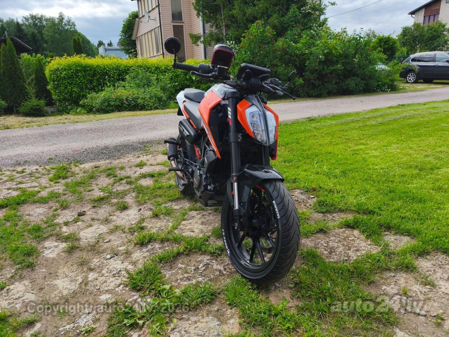 Красный КТМ Duke 125 2020 в Силламяэ, объемом двигателя 0.00 л и пробегом 0 тыс. км за 2500 €, фото 4 на AUTOMOTO.COM.LV