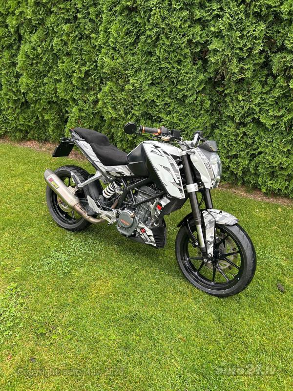 KTM Duke 125 2016 in Tartu on AUTOMOTO.COM.LV White KTM Duke 125 2016 in Tartu, with an engine capacity of 0.13 L and mileage of 41 thousand km for 2050 €, photo 1 on AUTOMOTO.COM.LV