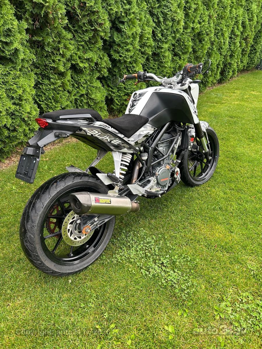 White KTM Duke 125 2016 in Tartu, with an engine capacity of 0.13 L and mileage of 41 thousand km for 2050 €, photo 5 on AUTOMOTO.COM.LV