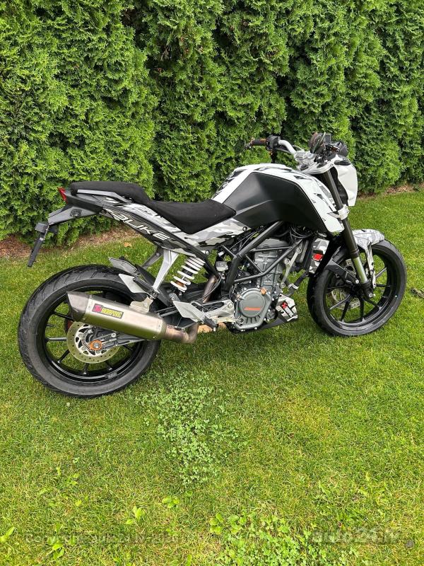 KTM Duke 125 2016 in Tartu on AUTOMOTO.COM.LV White KTM Duke 125 2016 in Tartu, with an engine capacity of 0.13 L and mileage of 41 thousand km for 2050 €, photo 6 on AUTOMOTO.COM.LV