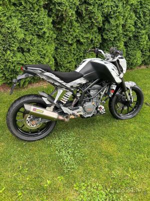 White KTM Duke 125 2016 in Tartu, with an engine capacity of 0.13 L and mileage of 41 thousand km for 2050 €, photo 6 on AUTOMOTO.COM.LV