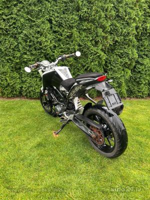 White KTM Duke 125 2016 in Tartu, with an engine capacity of 0.13 L and mileage of 41 thousand km for 2050 €, photo 7 on AUTOMOTO.COM.LV