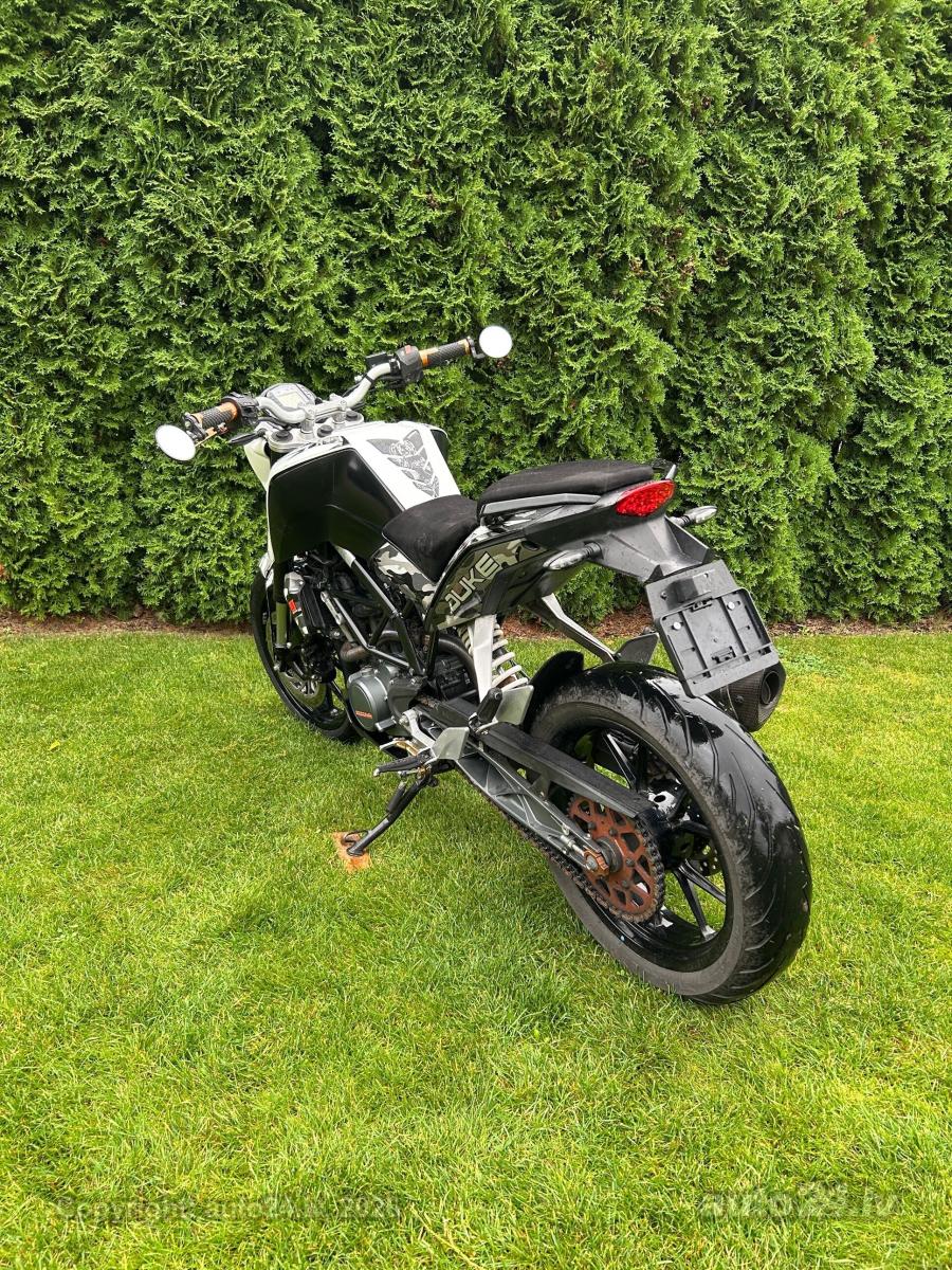 White KTM Duke 125 2016 in Tartu, with an engine capacity of 0.13 L and mileage of 41 thousand km for 2050 €, photo 7 on AUTOMOTO.COM.LV
