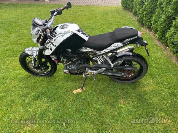 KTM Duke 125 2016 in Tartu on AUTOMOTO.COM.LV White KTM Duke 125 2016 in Tartu, with an engine capacity of 0.13 L and mileage of 41 thousand km for 2050 €, photo 8 on AUTOMOTO.COM.LV