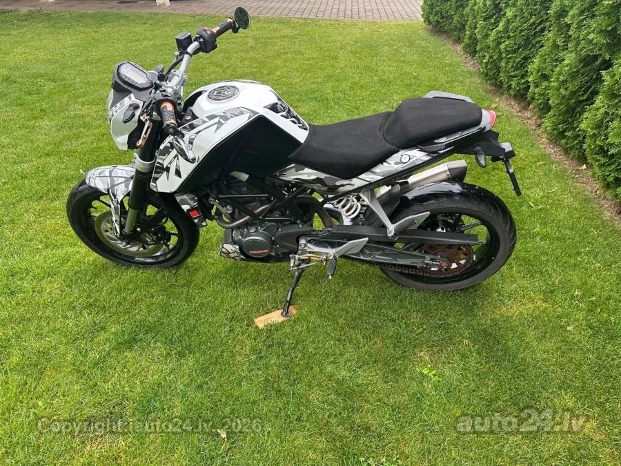 White KTM Duke 125 2016 in Tartu, with an engine capacity of 0.13 L and mileage of 41 thousand km for 2050 €, photo 8 on AUTOMOTO.COM.LV