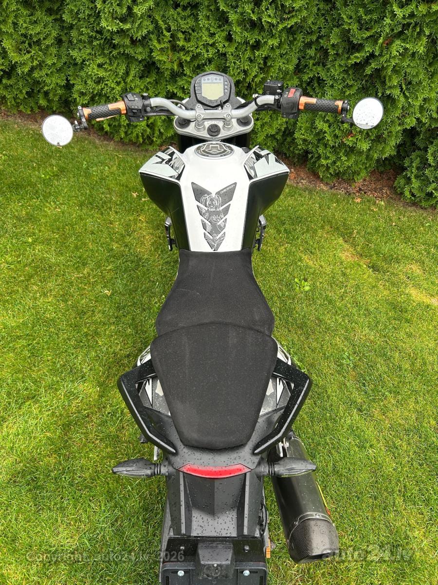 White KTM Duke 125 2016 in Tartu, with an engine capacity of 0.13 L and mileage of 41 thousand km for 2050 €, photo 9 on AUTOMOTO.COM.LV