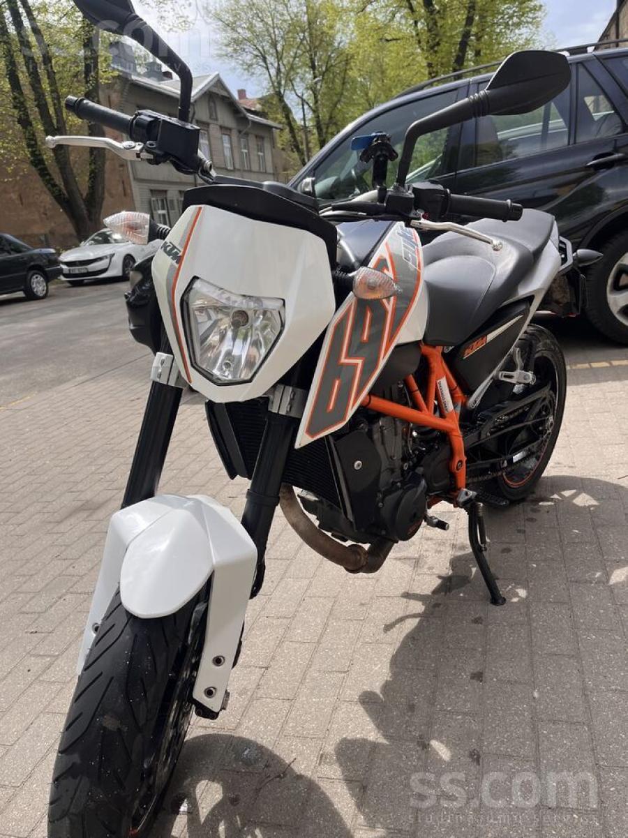 KTM Duke 690 2013 in Riga, with an engine capacity of 0.69 L and mileage of 0 thousand km for 4800 €, photo 3 on AUTOMOTO.COM.LV