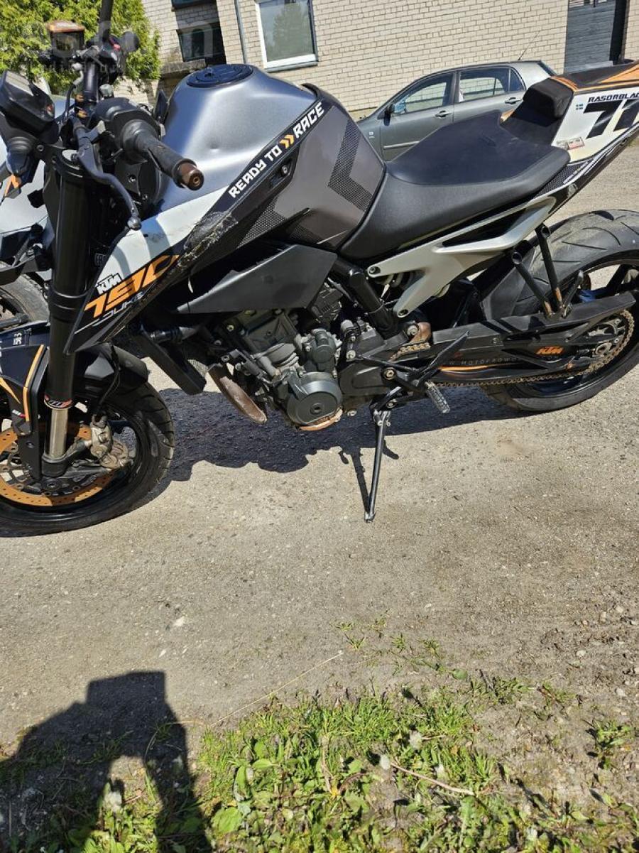 KTM Duke 790 2018 Utena, ar dzinēja tilpumu 0.79 L un nobraukumu 0 tūkst. km par 3250 €, foto 4 vietnē AUTOMOTO.COM.LV