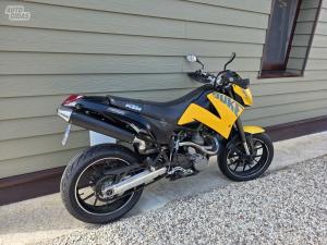 Melns KTM Duke 2004 Pasvalys, ar dzinēja tilpumu 0.64 L un nobraukumu 30 tūkst. km par 1299 €, foto 7 vietnē AUTOMOTO.COM.LV