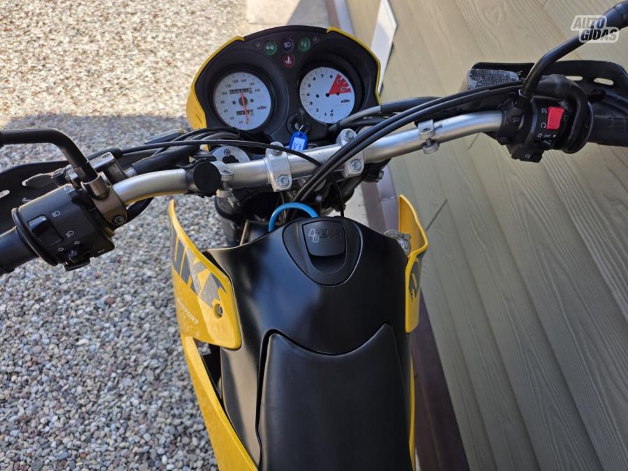 Melns KTM Duke 2004 Pasvalys, ar dzinēja tilpumu 0.64 L un nobraukumu 30 tūkst. km par 1299 €, foto 14 vietnē AUTOMOTO.COM.LV
