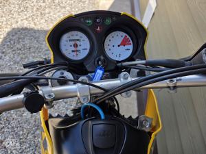 Melns KTM Duke 2004 Pasvalys, ar dzinēja tilpumu 0.64 L un nobraukumu 30 tūkst. km par 1299 €, foto 16 vietnē AUTOMOTO.COM.LV